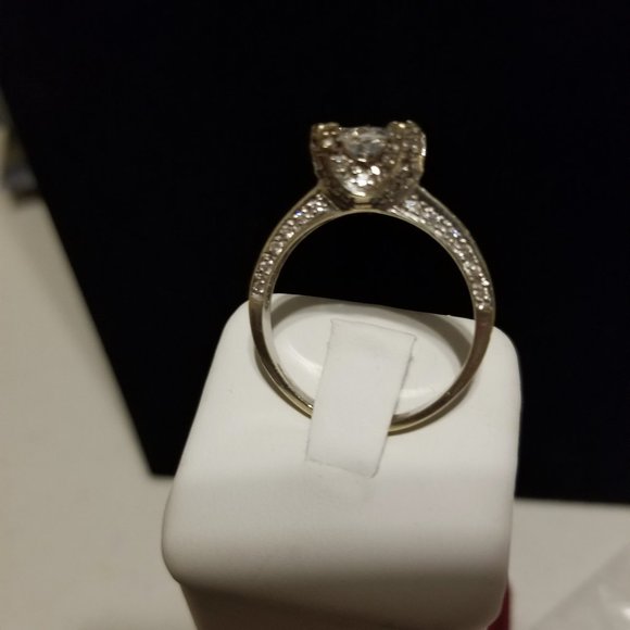 Signity Star diamond simulant | Jewelry | Ring | Poshmark